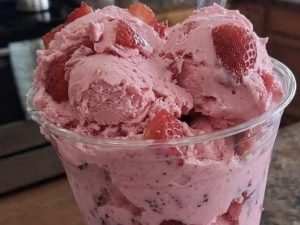 Easy Homemade Creamy Strawberry Ice Cream Recipe – Lets Cook